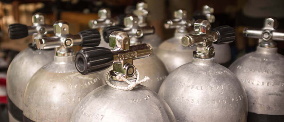 DIN Versus Yoke (A-Clamp) Regulators | Mike's Dive Store – Mikes Dive Store