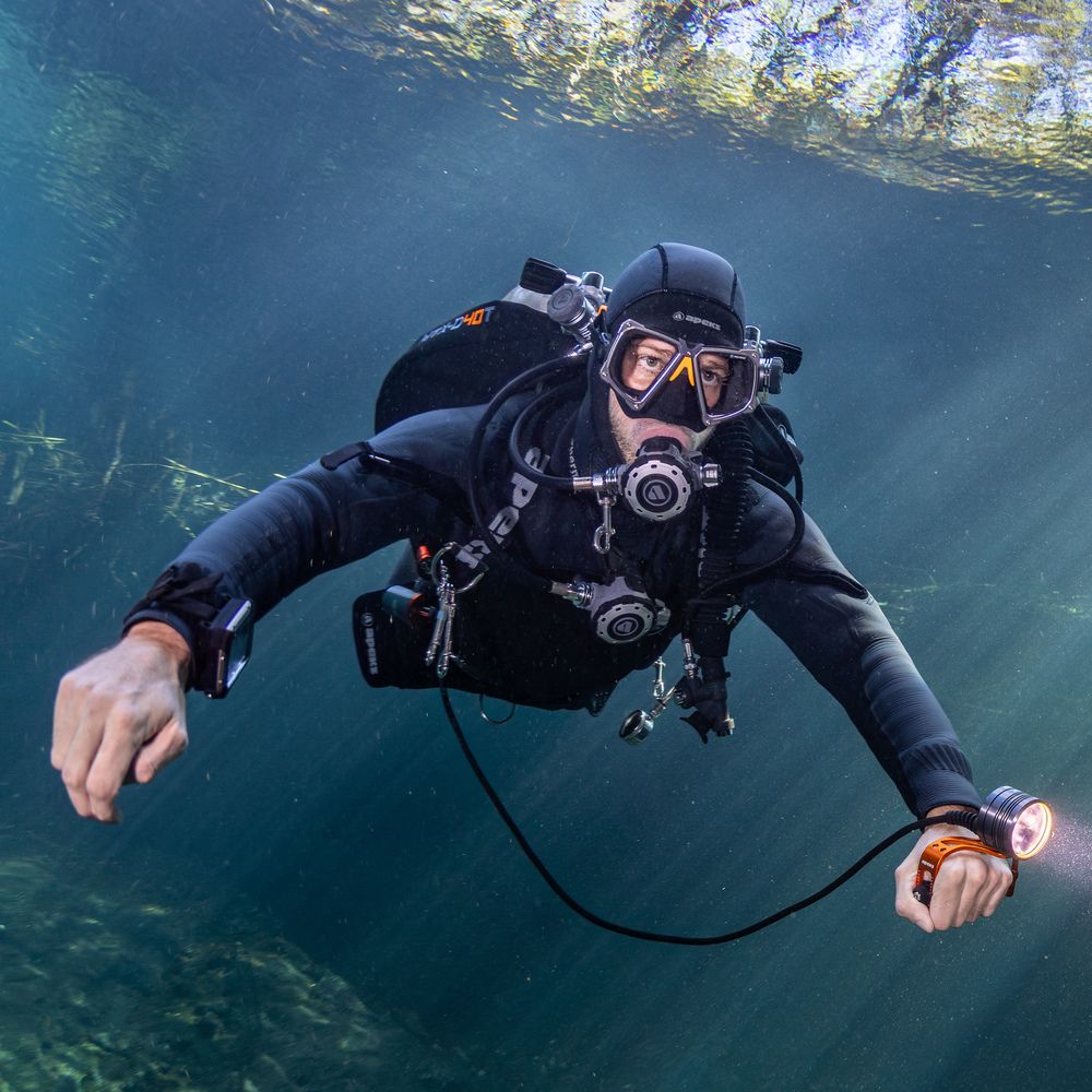 Apeks MTX-RC Regulator Review: A Trusty Workhorse with a Touch of Cust ...